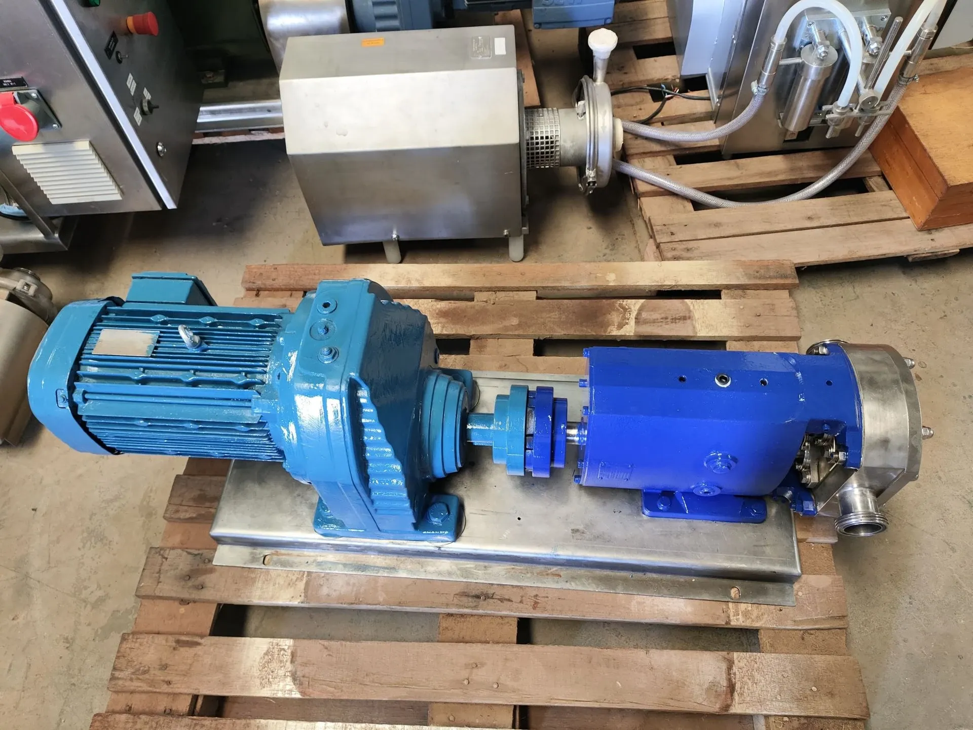 Camargo Máquinas - BOMBA DE LÓBULOS EM AÇO INOX 316 MARCA ALFA LAVAL