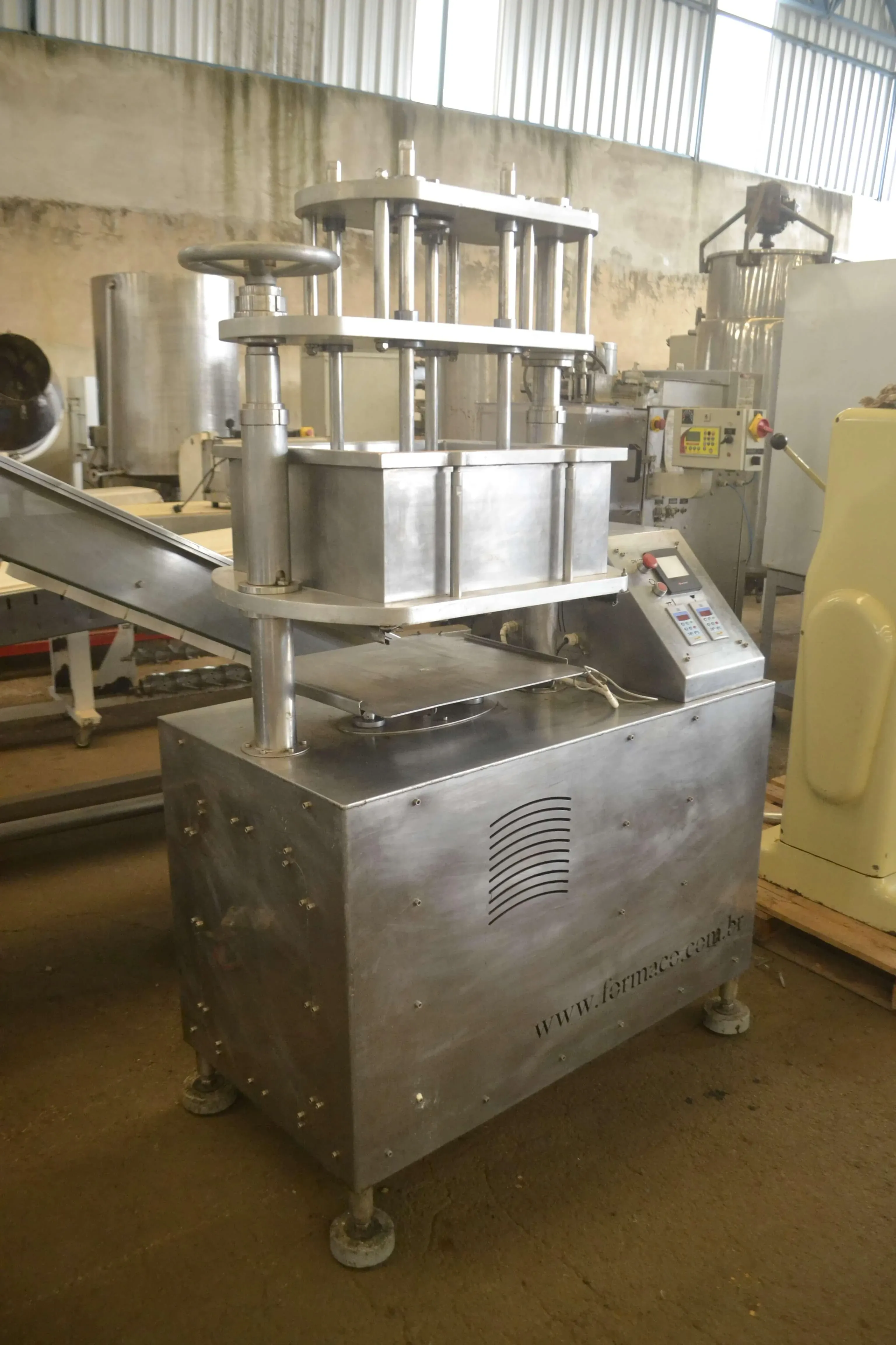 Camargo Máquinas - DOSADORA DE MARSHMALLOW 41 BICOS MARCA FORMAÇO