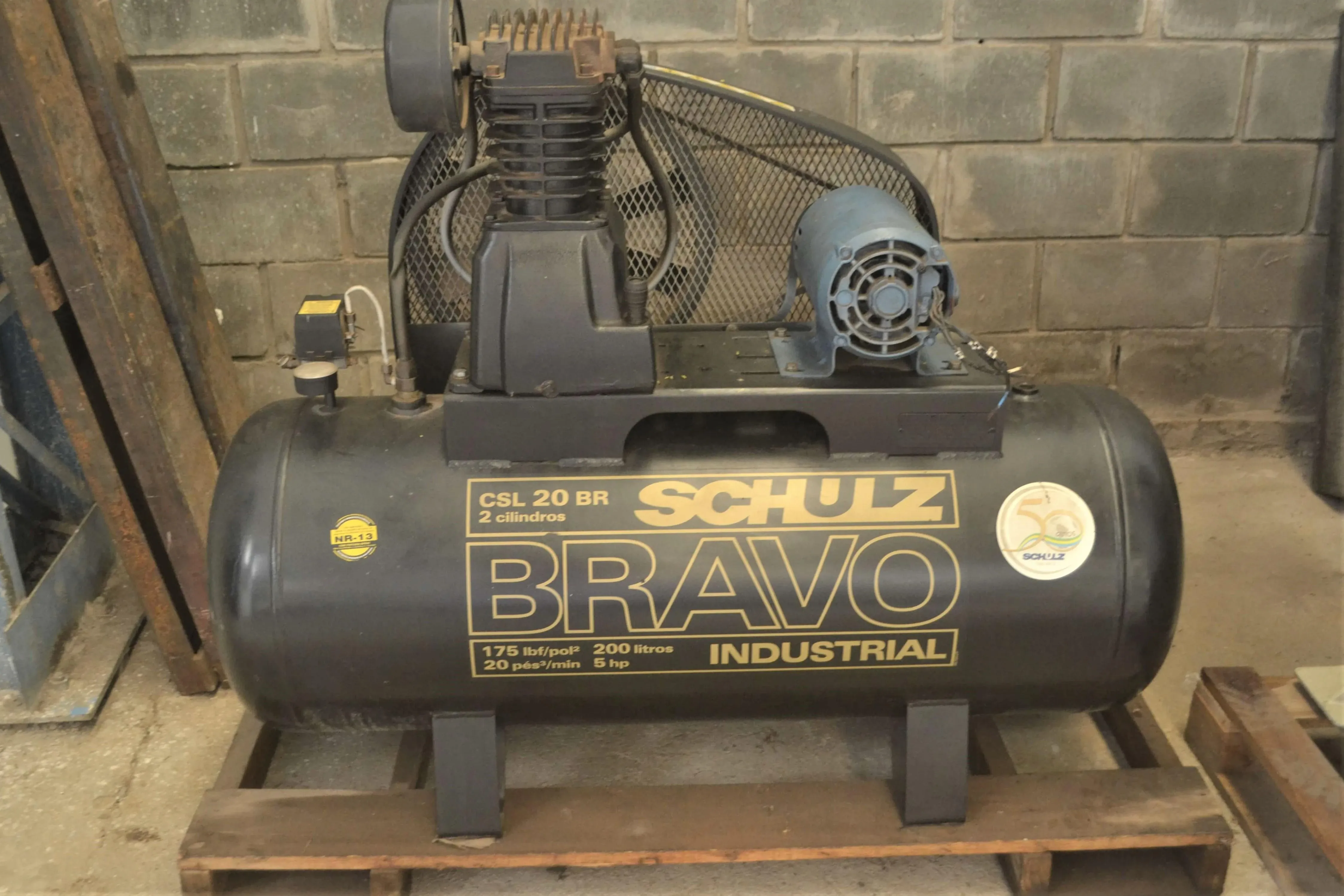 Camargo Máquinas - COMPRESSOR INDUSTRIAL SCHULZ BRAVO